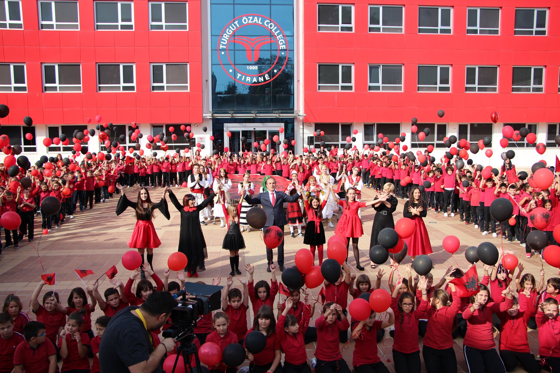 45883872_1939911449391234_4880798936798855168_o – Kolegji Turgut Ozal